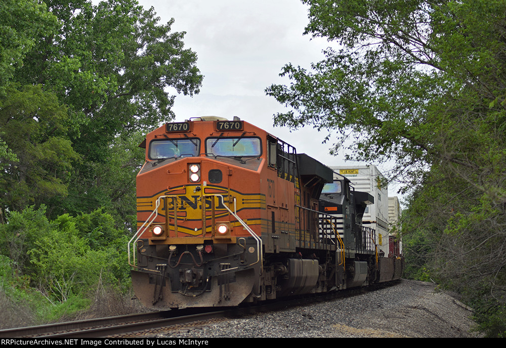 BNSF 7670 eastbound BNSF intermodal train